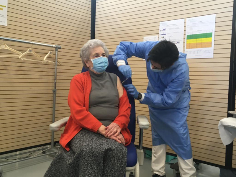 Covid-19, al via la vaccinazione over 85, ieri boom di prenotazioni in ... Covid-19, al via la vaccinazione over 85, ieri boom di prenotazioni in ...